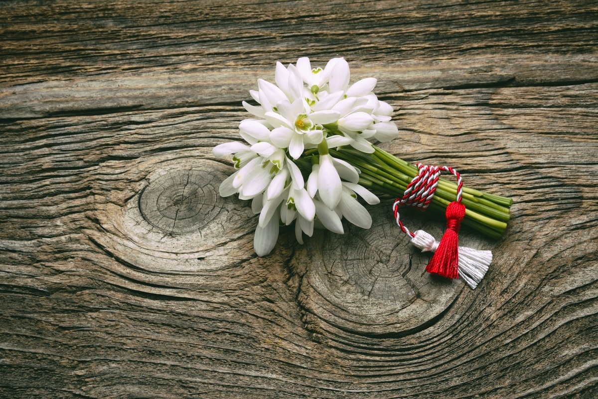 Povestea Mărţişorului. Cum a fost creat simbolul primăverii la români