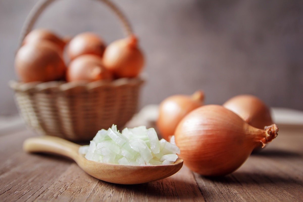 Ceapa – când se introduce în alimentația bebelușului și ce beneficii oferă
