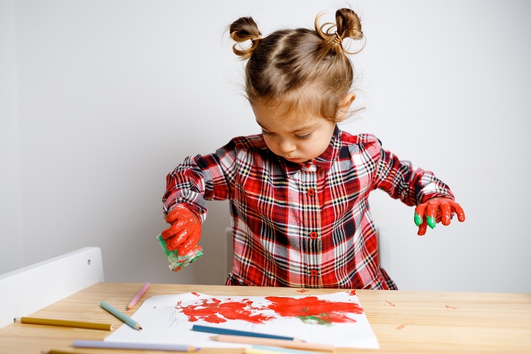 Etapele dezvoltării motricității fine: Ce ar trebui să poată face ...