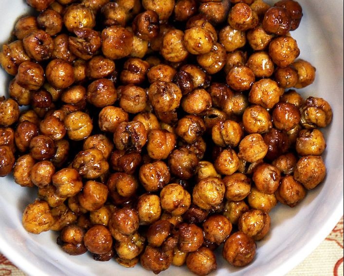 Boabe de naut prajit cu miere: cel mai sanatos desert