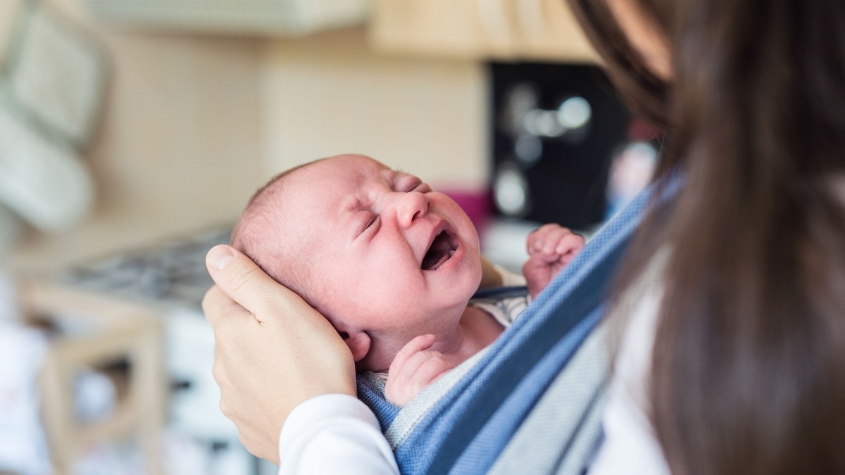 Bebe plânge? Ghid de interpretare al plânsului la bebeluşi